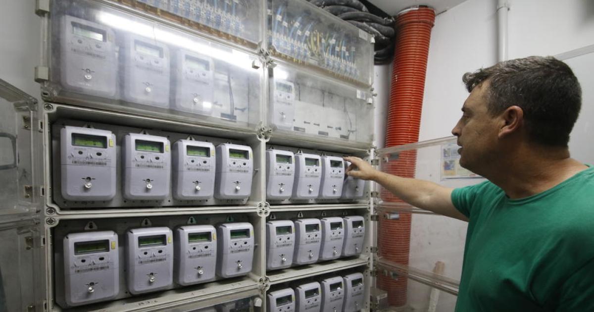 El precio de la luz se desploma un 84% este sábado