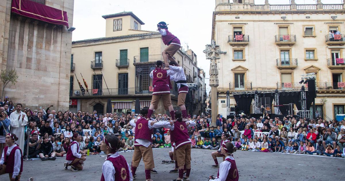El Ball de Valencians luce de nuevo