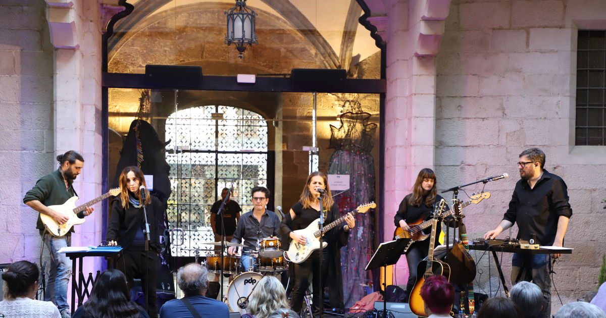 La banda Les Kol·lontai estrena la programación de Sant Jordi en el IEI