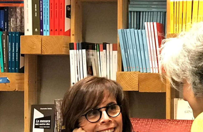 Llibres, roses, mítings i mones