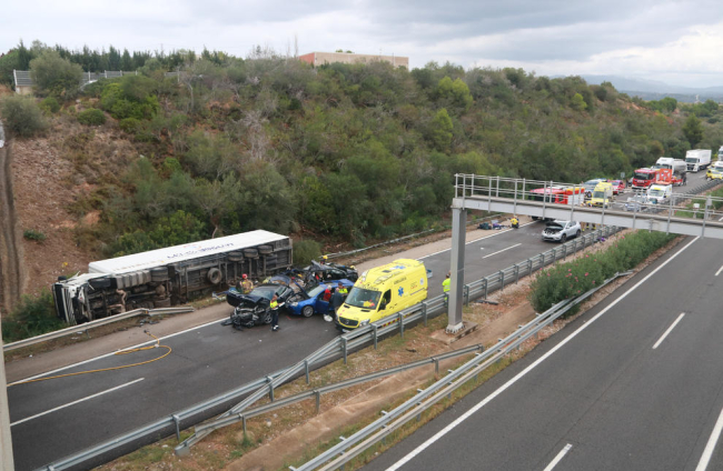 Siete Heridos En Un Accidente Entre Un Camión Y Cuatro Turismos En La