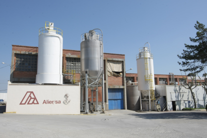 Alier se lanza a fabricar papel para bolsas reciclando residuos textiles