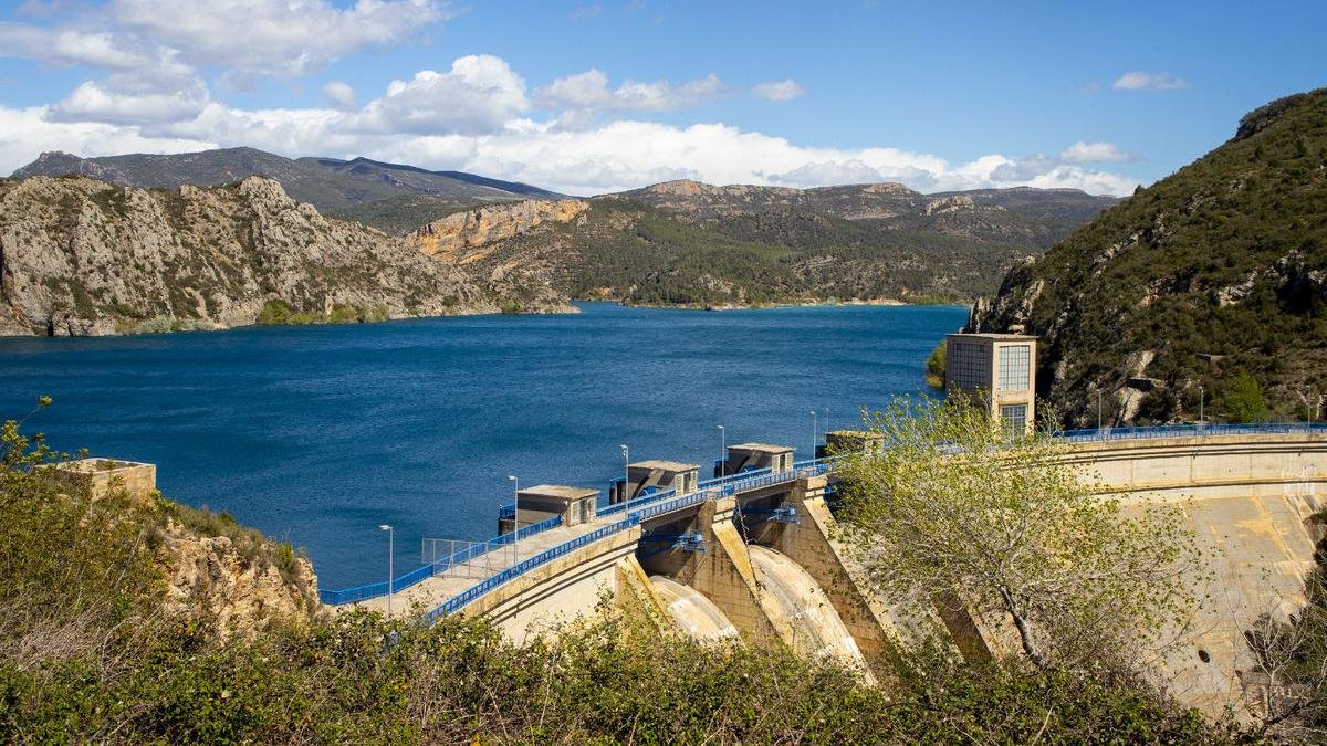 Más de la mitad del recibo medio del agua en Lleida son impuestos