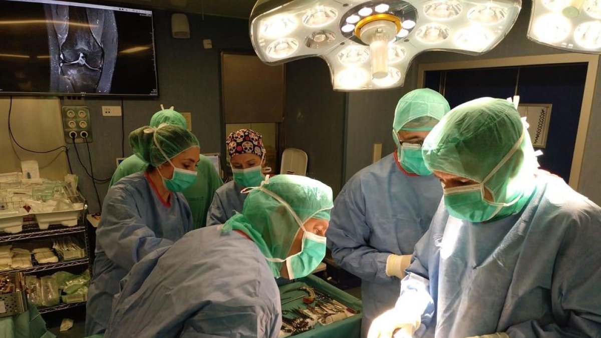 El Arnau estrena una nueva técnica para operar rodillas