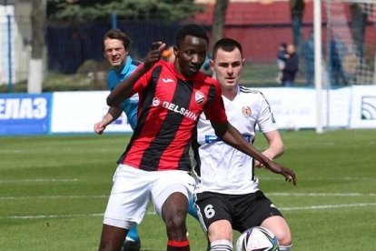 El Lleida fitxa el pivot nigerià de 20 anys Musa Isah, i arribarà al gener