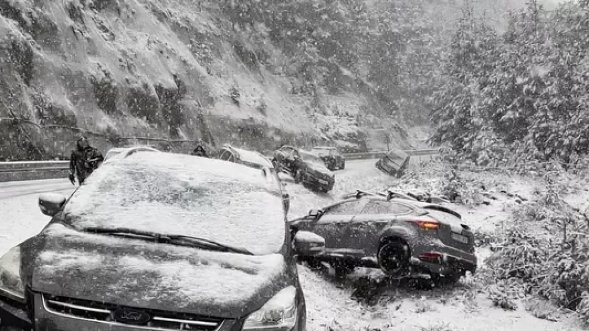 La nieve llega a los municipios del llano y colapsa carreteras en el ...