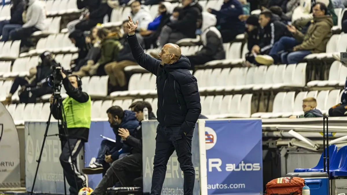 El At. Lleida destituye a Gabri