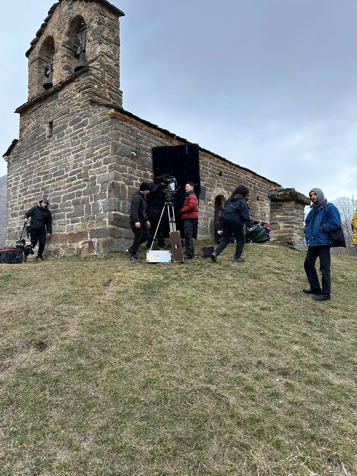 La ermita de Sant Quirc de Durro se convierte en el set de rodaje de un ...