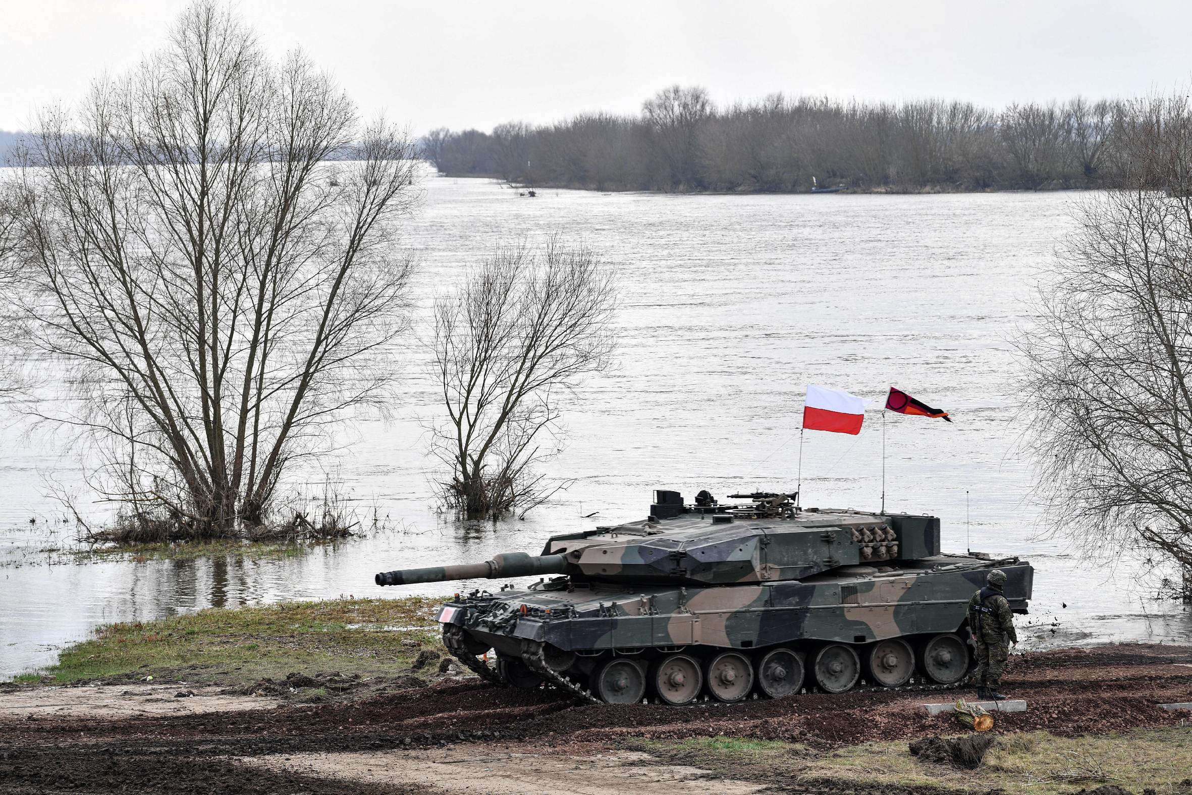 Bruselas propone potenciar desde ya la industria militar de la UE