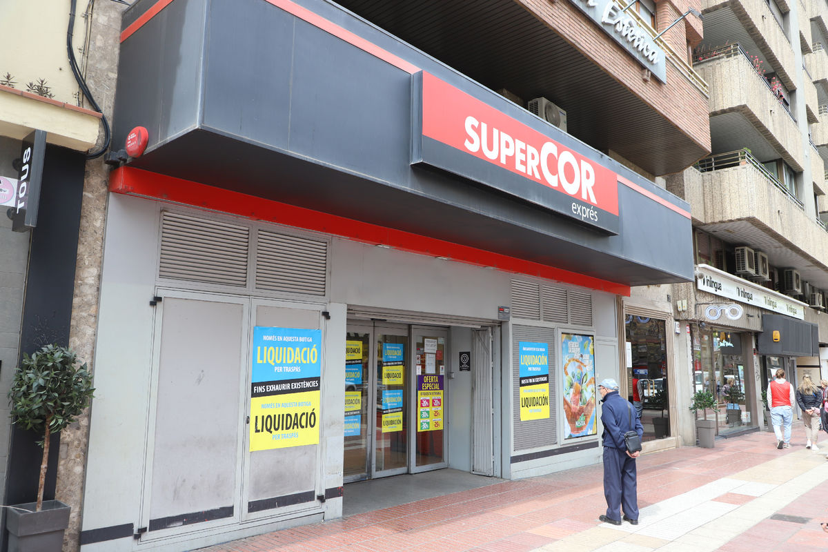 El supermercado Supercor del centro de Lleida, en liquidación por traspaso