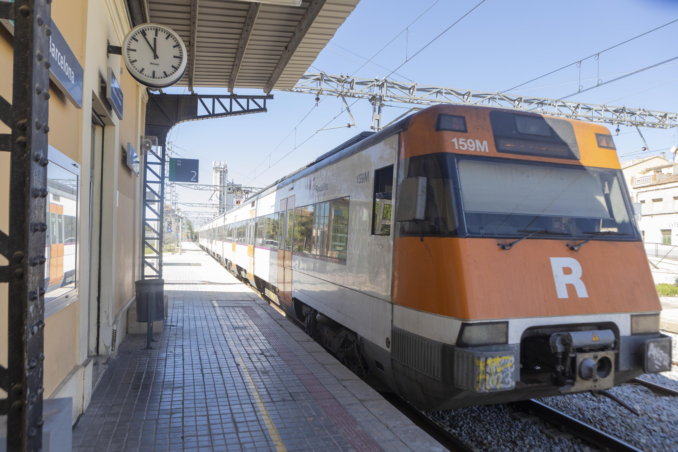 Los sindicatos de Renfe y Adif convocan una huelga de siete días por el traspaso de Rodalies y ...