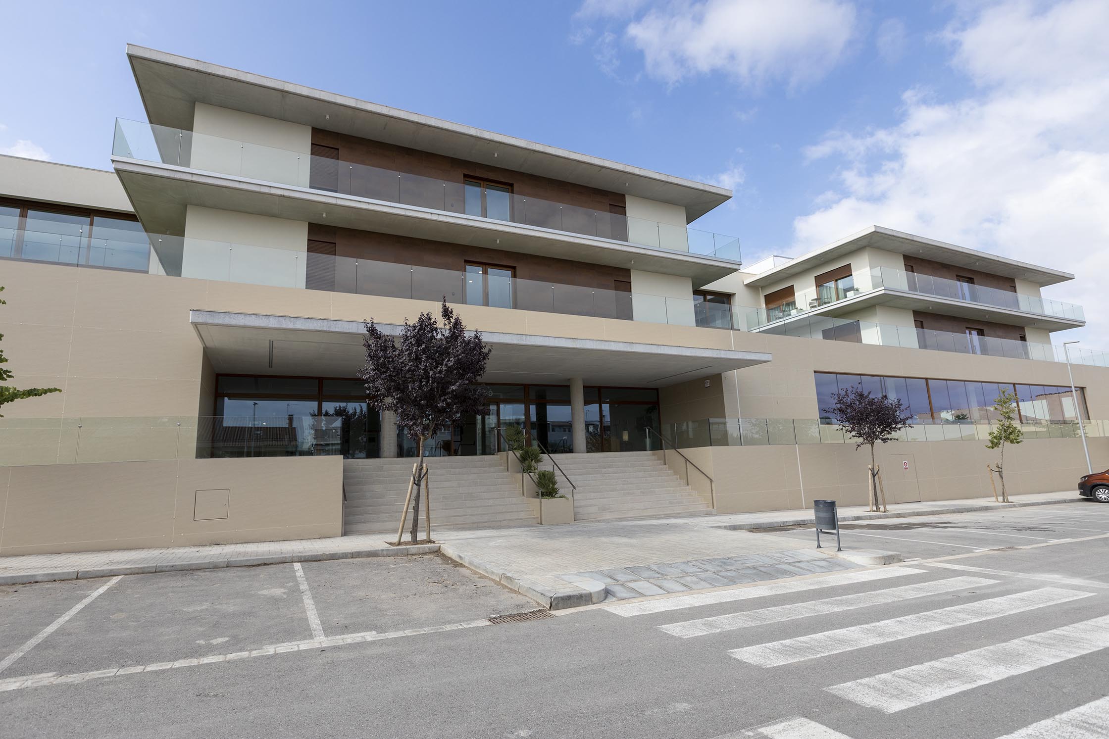 Fotografías: así es la nueva residencia de bonÀrea de Guissona, con piscina, gimnasio y espacios ...