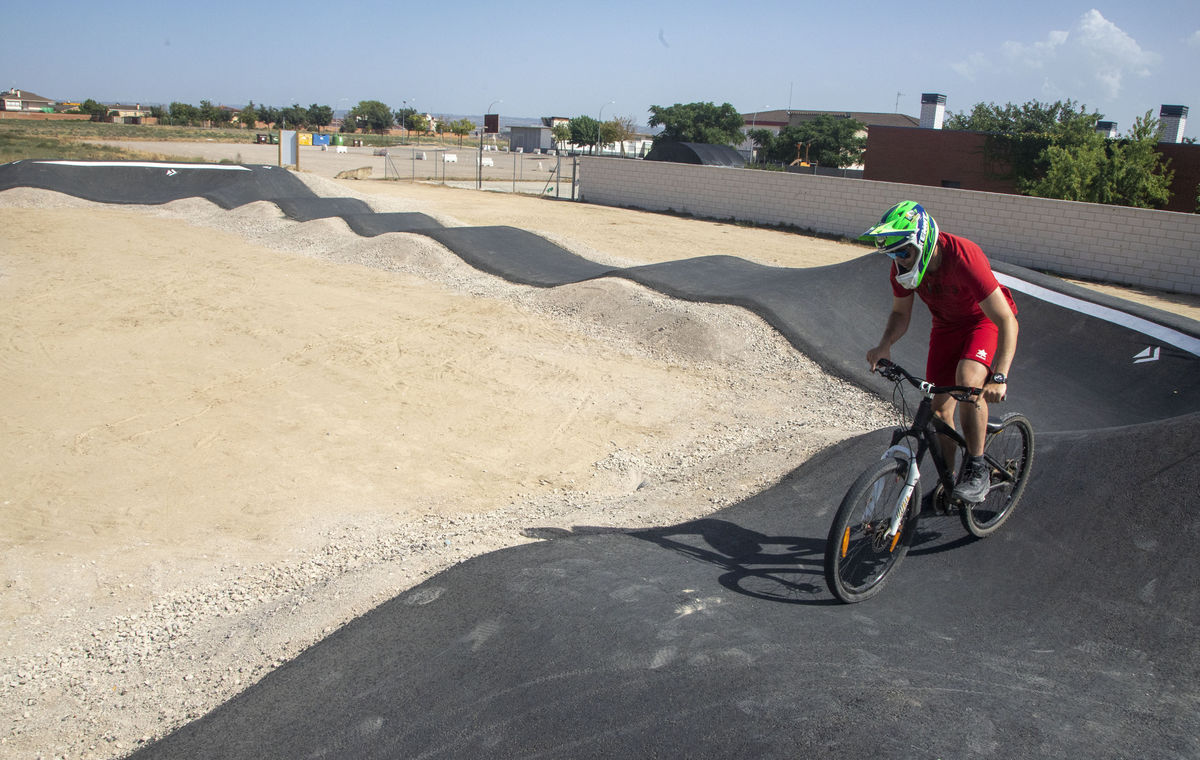 Bellpuig estrena un circuito de 'pump track' para bicis y patinetes