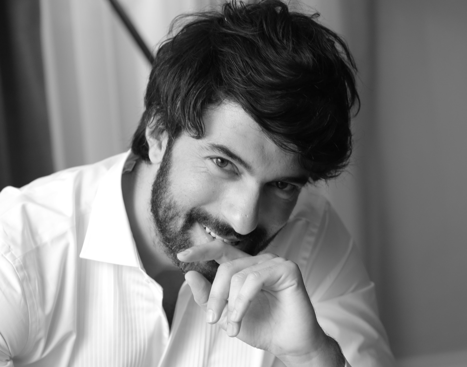Engin Akyürek: El actor turco que conquista corazones y destaca más ...