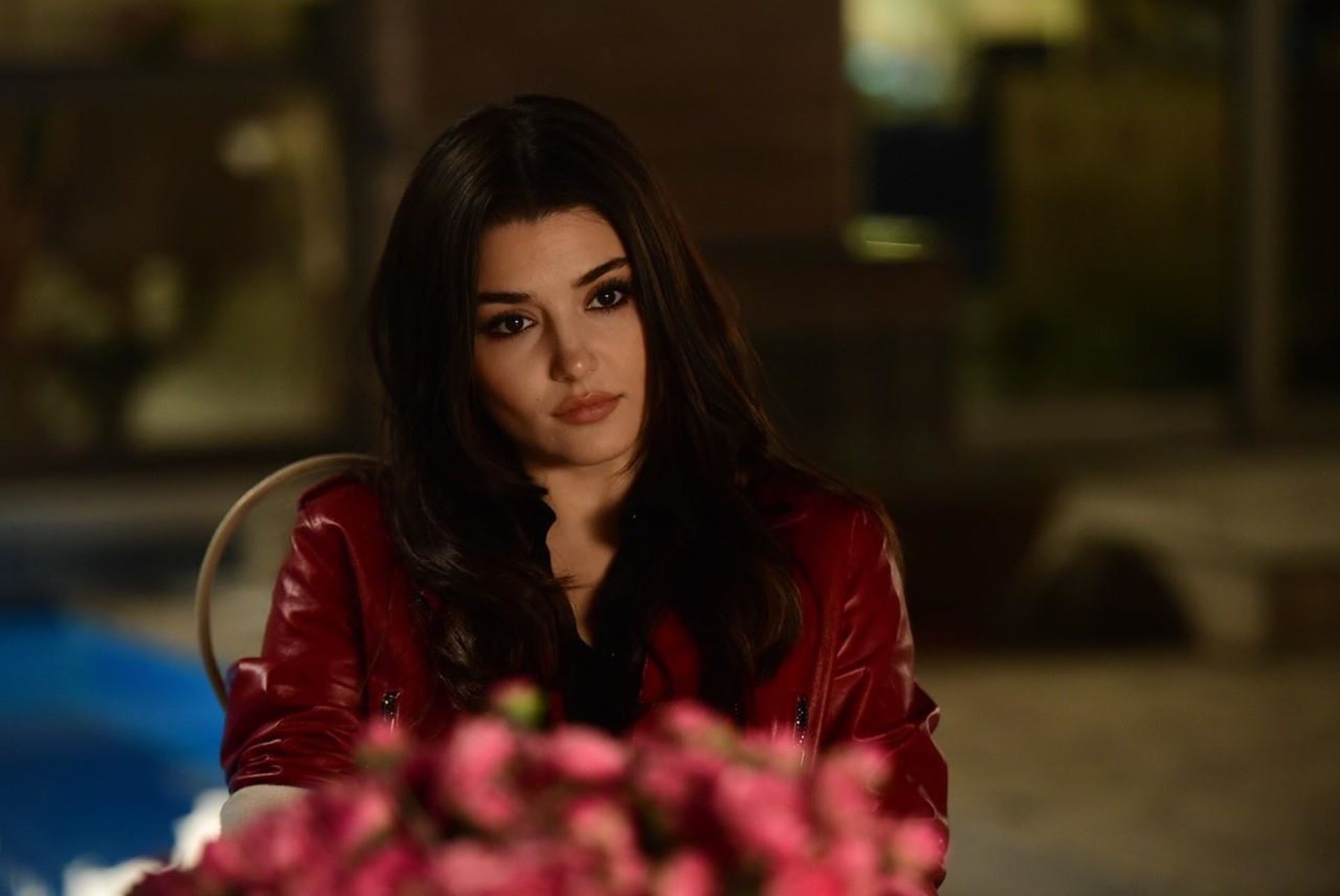 Hande Erçel vuelve a televisión con el estreno de la serie 'Reminder'