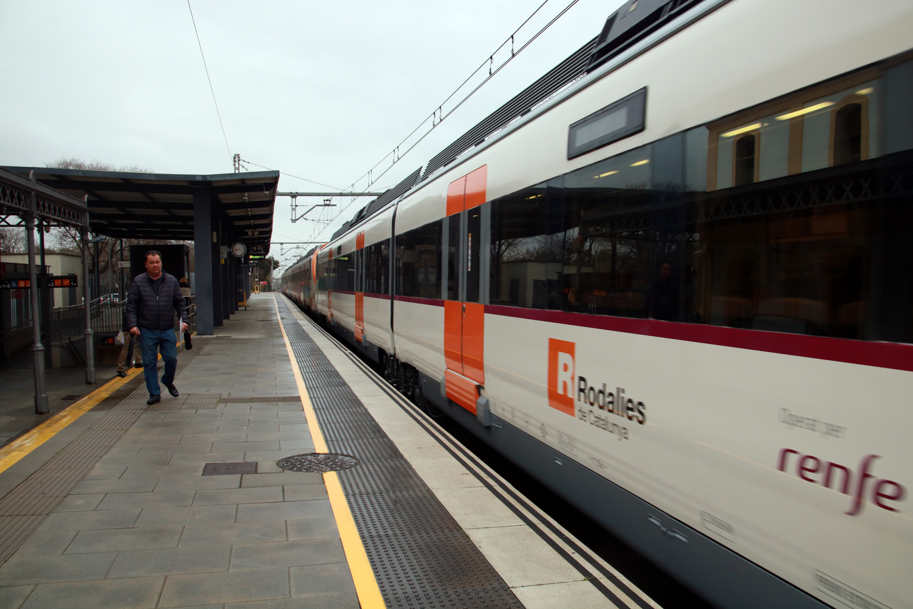 Interrumpida la circulación en toda la línea de tren R3 de Rodalies por ...