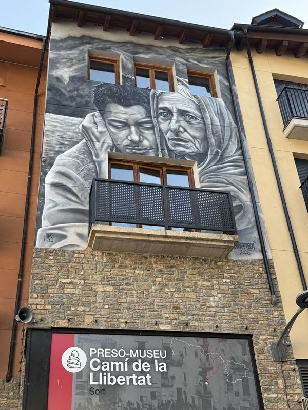 Sort estrena un nuevo mural en la Pressó Museu Camí de la Llibertat